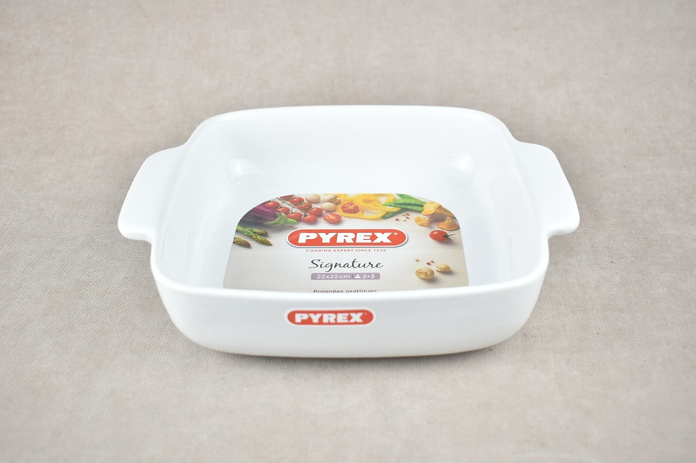 PLAT A FOUR PYREX SIGNATURE CARRE 22*22CM BLANC -S22 SG22SR1﻿ - Sache ...