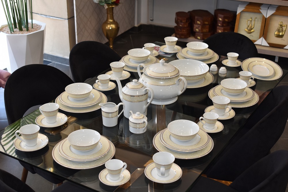 SERVICE A TABLE 61PCS PORCELAINE AMILCAR 1883﻿ - Sache maison et déco ...